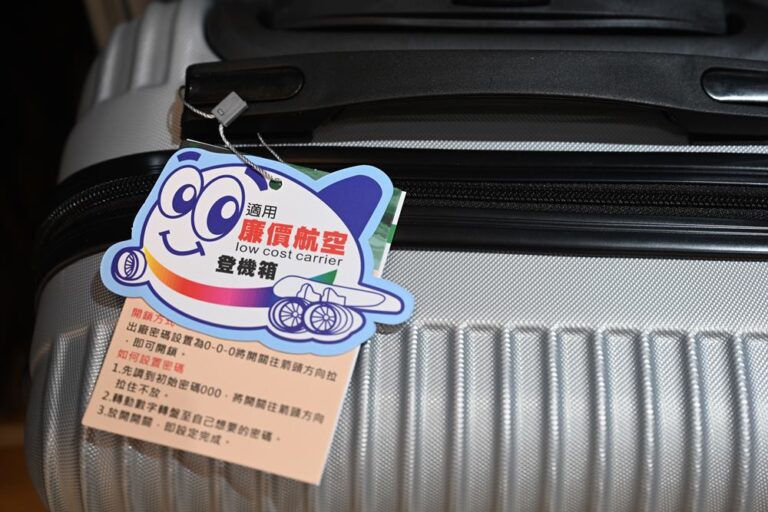 2023行李箱推薦。JOHOYA禾雅行動館 夢時代2樓 最低$990起、FILA行李箱限量、Kinloch Anderson 金安德森 潮流休閒包、電腦包、roberto mocali 淑女包 ...